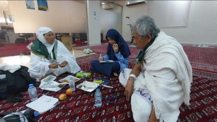 Kisah Lusman Bua dan Istri, Pembawa Panji Rombongan 9 Kloter 36 ...