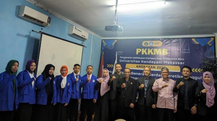 110 Mahasiswa Baru Universitas Handayani Makassar Resmi Kenakan ...