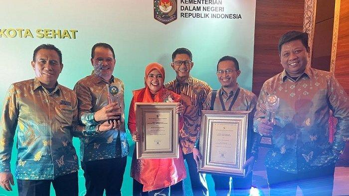 Maros Terima Penghargaan Swasti Saba Wiwerda dari Kemenkes RI - Tribun ...