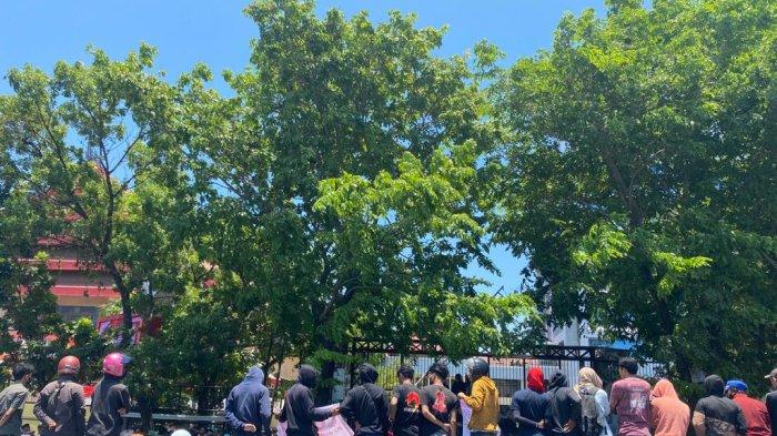 Macet di Jalan Urip Sumoharjo Makassar karena Ada Demo, Cari Jalur Alternatif - Tribun-timur.com