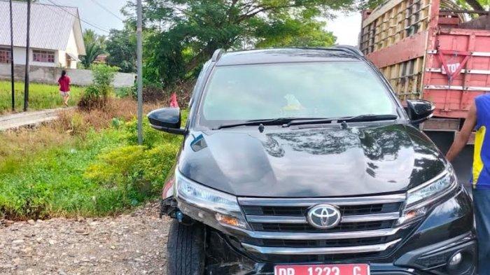 Kronologi Mobil Dinas Camat Malili Tabrak Pemotor di Karambua Luwu Timur - Tribun-timur.com