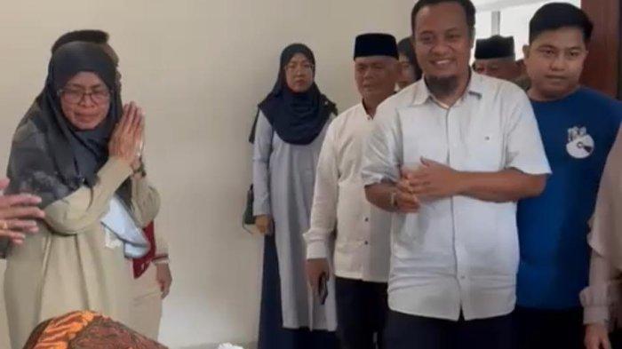 Andi Sudirman Sulaiman Sambangi RS Siloam Makassar, Doakan Almarhumah Hj Johra Istri Muslimin ...