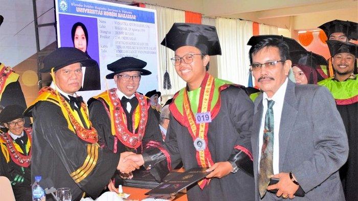 Putra Bungsu Kepala Humas Institusi UNM Dr Burhanuddin Ikut Wisuda ...