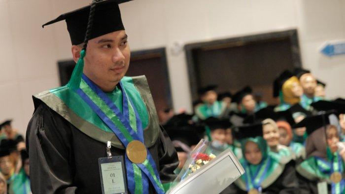 Putra Rektor Rektor Jadi Wisudawan Berprestasi, UMI: Kerja Keras dan ...