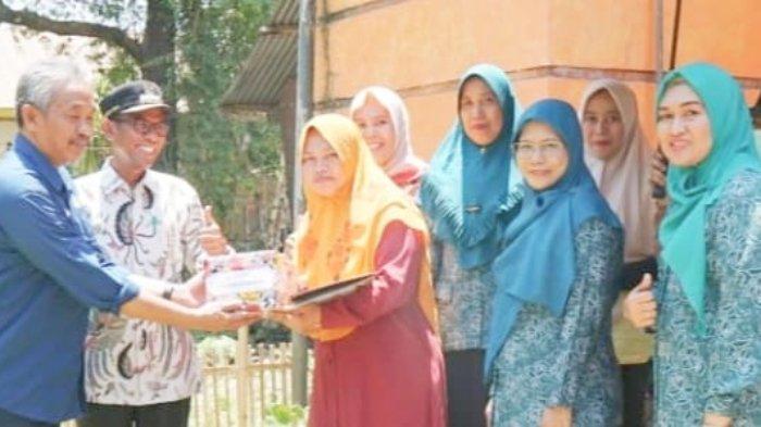 Pj Bupati Takalar Berikan Penghargaan kepada Juara Lomba Pekarangan Produktif - Tribun-timur.com