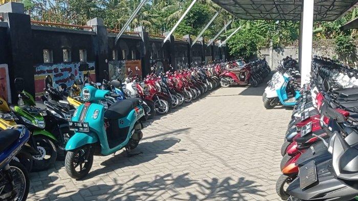 Viral Parkiran Motor UPT SMAN 7 Pinrang Tersusun Rapi Sesuai Merek dan ...