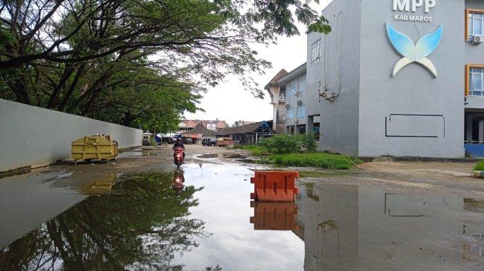 Pelataran Kantor MPP Maros Hancur Gegara Tergenang Air, Tak Ada Saluran ...