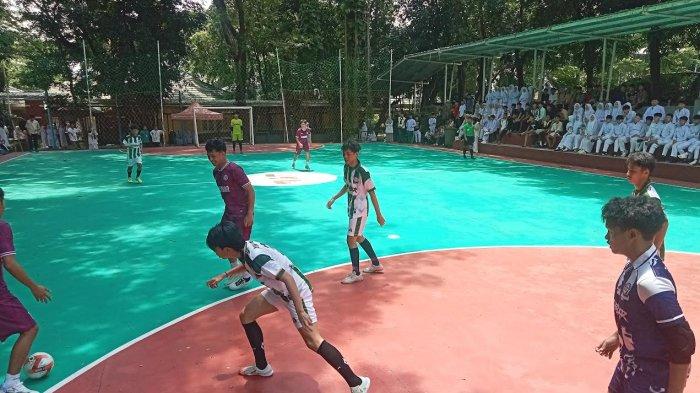 Bek PSM Makassar Sulthan Zaky Hadiri Pembukaan ASF SMA Islam Athirah ...