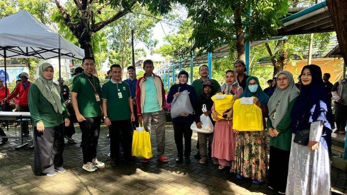 Sekolah Islam Athirah Bukit Baruga Bagi 1.147 Paket Sembako, Nilainya ...