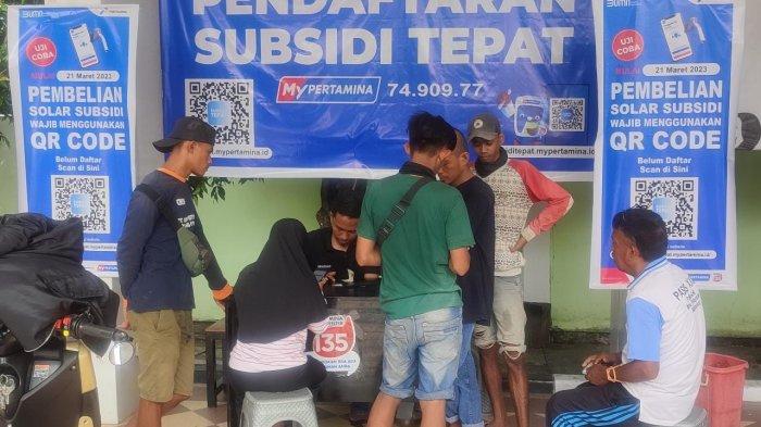 Beli Solar Subsidi Wajib QR Code, Pengendara Padati SPBU Pahlawan Sengkang Daftar MyPertamina ...