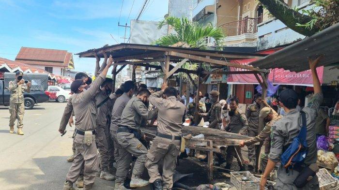 83 Lapak di Pasar Turikale Maros di Tertibkan Paksa Petugas - Tribun ...