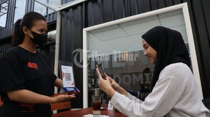 Foto: Arma Cafe Sediakan Aplikasi Pembayaran Digital QR Code - Tribun ...