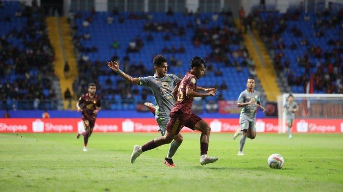 PSM Makassar vs Persebaya Surabaya, Dusan Gagalkan Mufli Hidayat Cetak ...