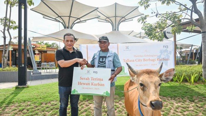 FKS Land Tallasa City Salurkan 5 Sapi Kurban Iduladha 1445 H - Tribun-timur.com