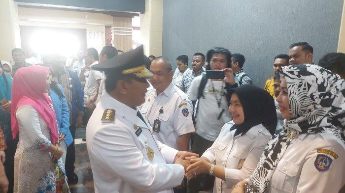 Disambut Puluhan Pegawai Pemprov, Bahtiar Baharuddin Tiba di Kantor Gubernur Sulsel - Tribun ...