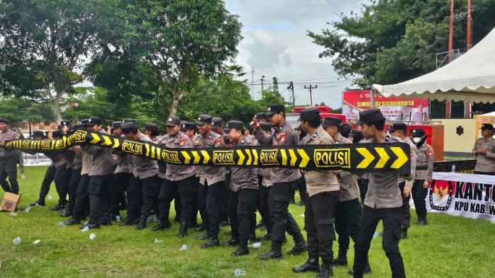 Polres Wajo Turunkan 582 Personel Amankan Pilkada Serentak, 311 Jaga TPS - Tribun-timur.com