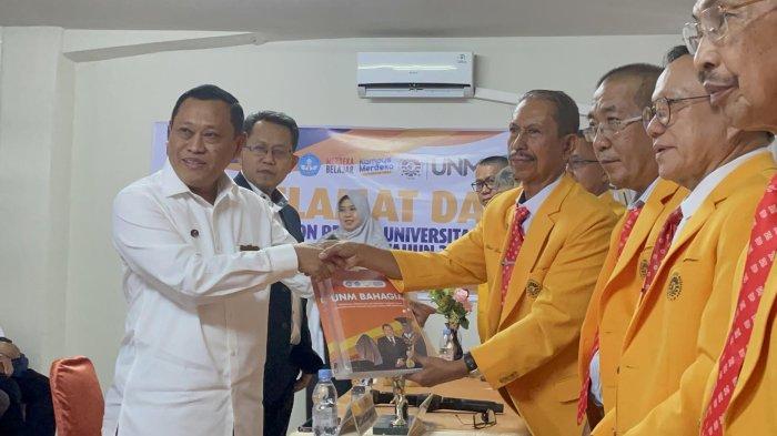 BREAKING NEWS: Prof Eko Hadi Sujiono Daftar Calon Rektor UNM - Tribun ...