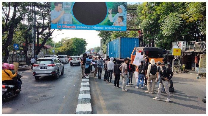 Cari Jalur Alternatif, Jalan Sultan Alauddin Berpotensi Macet Parah Sore Ini Akibat Demo ...