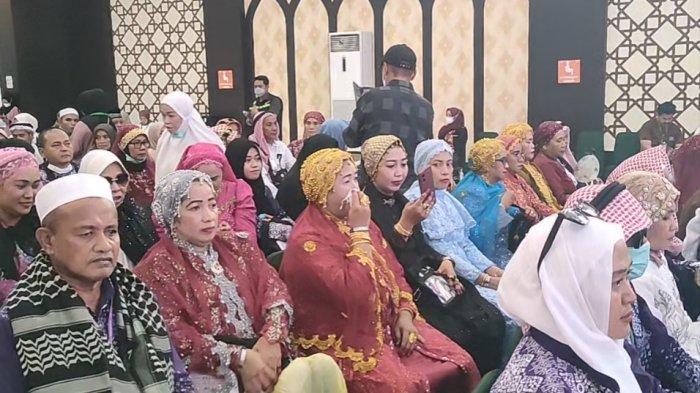 Tak Kalah Menarik dari Jamaah Bugis, Haji Kloter 23 Papua Tampil ...