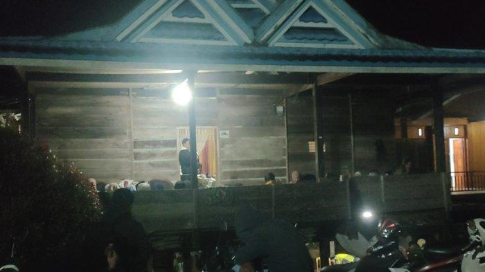 Isak Tangis Keluarga Sambut Jenazah Asyriandi Ishak Mahasiswa Teknik ...