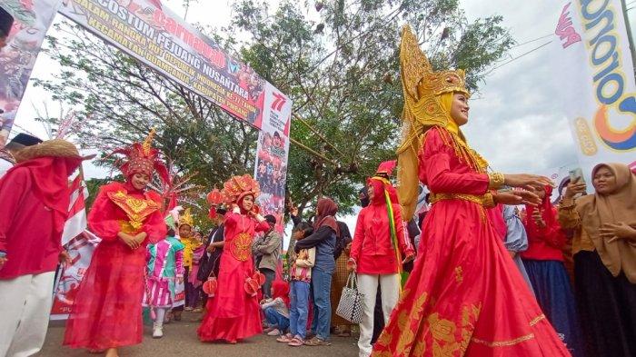 Video: Meriahnya Karnaval Kostum Pejuang Nusantara di Pinrang - Tribun ...