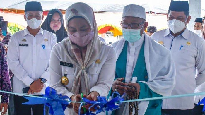 Bupati Indah Putri Bantu Pembangunan Ruang Kelas Baru Pondok Pesantren As'adiyah Belawa Baru ...