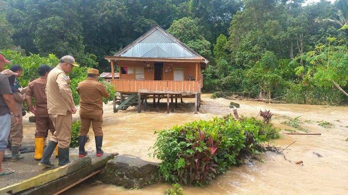 Tanggul Jebol, Rumah Rusman di Buntu Matabing Luwu Sulsel Nyaris Hanyut ...
