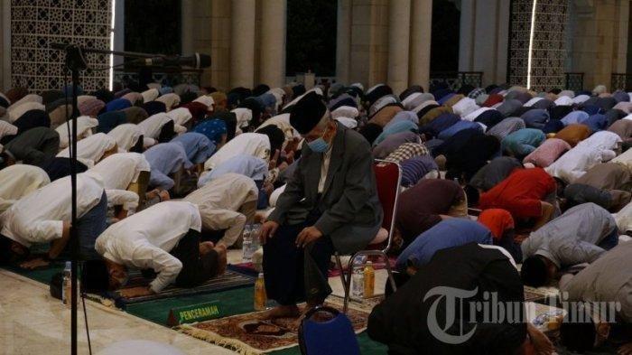 Niat Sholat Jumat Makmum Lengkap Arab, Latin, dan Artinya - Tribun ...