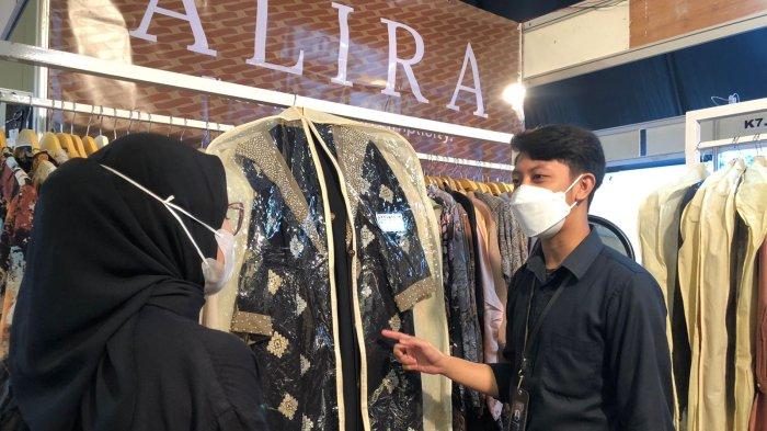 Alira Lelang Baju Master Piece, Hasilnya Didonasikan ke Rumah Tahfidz di Makassar - Tribun-timur.com