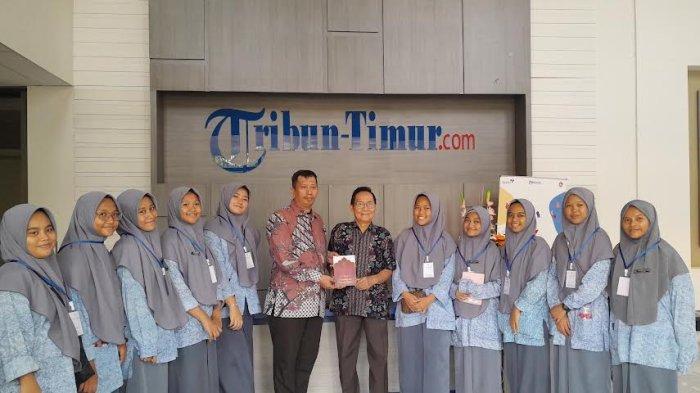 Santriwati Pesantren Immim Putri Pangkep Belajar Jurnalistik Di Redaksi