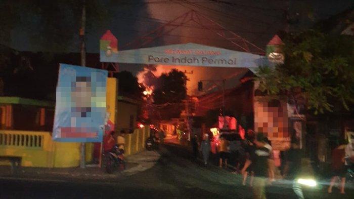 BREAKING NEWS: Rumah Panggung Terbakar di Parepare - Tribun-timur.com