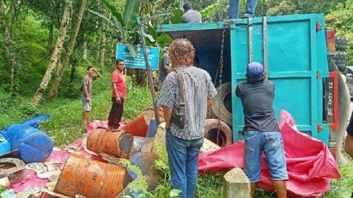 Truk Terbalik di Palakka Bone Diduga Angkut 10 Ton Lebih Solar - Tribun ... Truk Terbalik di Palakka Bone Diduga Angkut 10 Ton Lebih Solar - Tribun ...