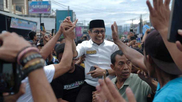 Suwardi Haseng dan Selle KS Dalle Digendong Pendukung, 'Terima Kasih ...