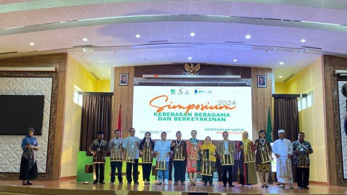 Alunan Angklung Tandai Pembukaan Simposium Beda Setara Jaringan ...