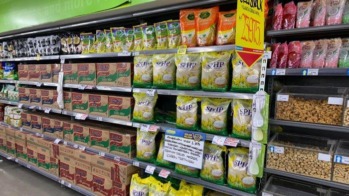 Belum Ada Beras Saset 200 Gram Di Supermarket Makassar Bulog Baru Wacana Tribun