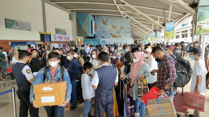 Video: 37.063 Penumpang Keluar Masuk di Bandara Internasional Sultan Hasanuddin di Puncak Arus ...