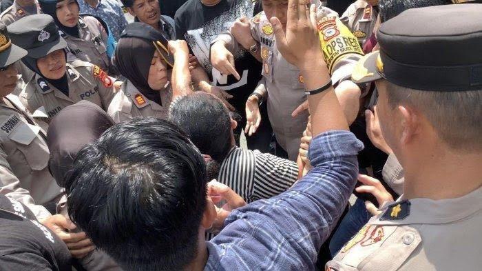 Sempat Kabur, Otak Demo Ricuh di Kantor KPU Sinjai Serahkan Diri ...