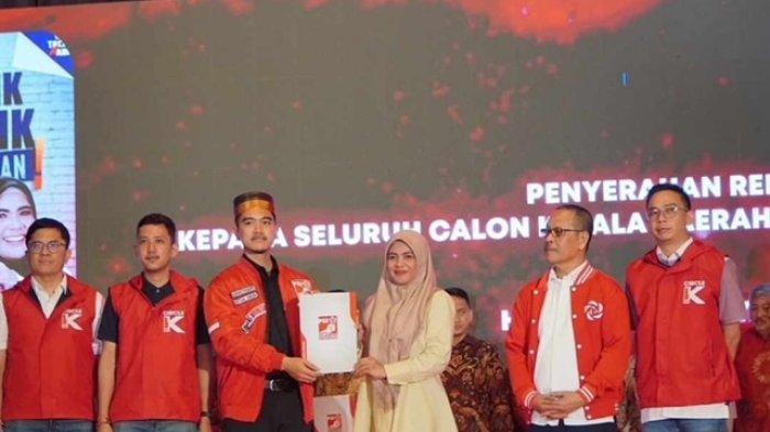 Chaidir-Suhartina Terima Rekomendasi Ketum PSI Kaesang Pangarep Maju Pilkada Maros 2024 - Tribun ...