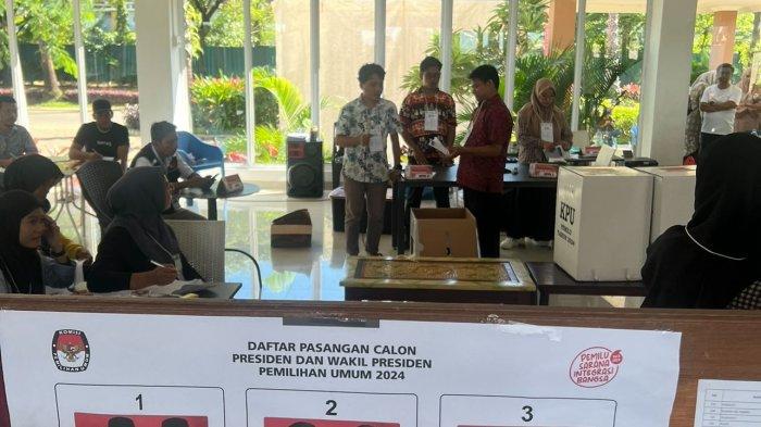 Anies dan Prabowo Saling Kejar di TPS Pemukiman Elite Royal Spring ...