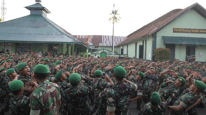 Foto Prajurit Tamtama TNI AD Disambut Keluarga di Bataliyon Zeni Tempur ...