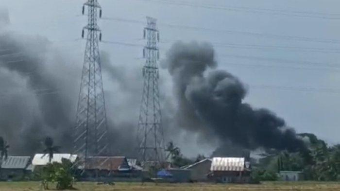 BREAKING NEWS: 1 Rumah Terbakar di Bangkala Jeneponto Sulsel, Asap Hitam Melambung Tinggi ke ...