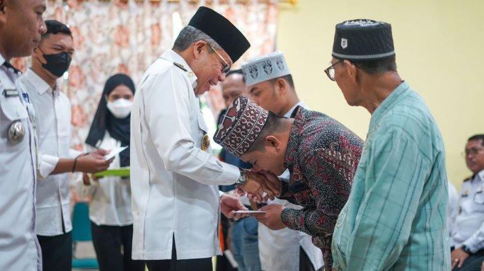 400 Orang Terima Insentif dari Wali Kota Parepare Taufan Pawe - Tribun-timur.com