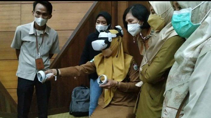 Transformasi Digital, BBPK Makassar Kenalkan VR Deteksi Dini Kanker ...