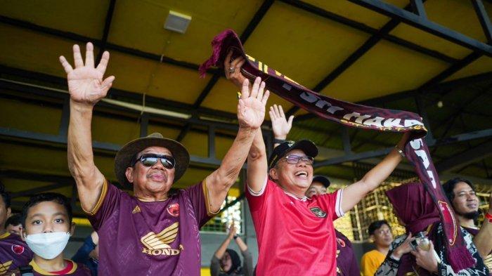 Aksa Mahmud Doakan PSM dari Los Angeles Amerika Serikat - Tribun-timur.com