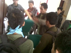 Mahasiswa UIN Alauddin Segel Ruang Dekan - Tribun-timur.com