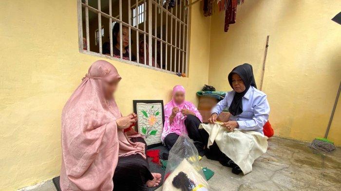 Warga Binaan Perempuan Rutan Sinjai Buat Kerajinan Tangan, Petugas ...
