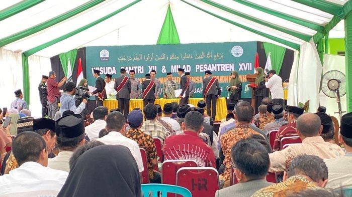Pesantren Multidimensi Al Fakhriyah Makassar Wisuda 94 Santri - Tribun ...