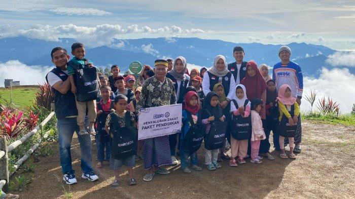 YBM BRI Palopo Salurkan Bantuan Paket Pendidikan di Bastem - Tribun ...