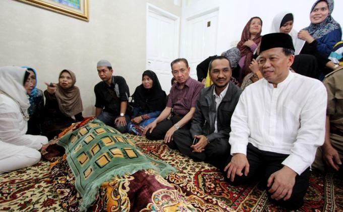 FOTO: Ketua KPK Melayat ke Rumah Duka Ibunda Hamid Awaluddin - Tribun-timur.com