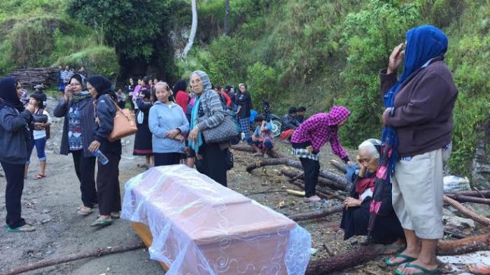 Ritual Ma'nene, Tradisi Unik Mengganti Baju Mayat di Toraja - Tribun ...
